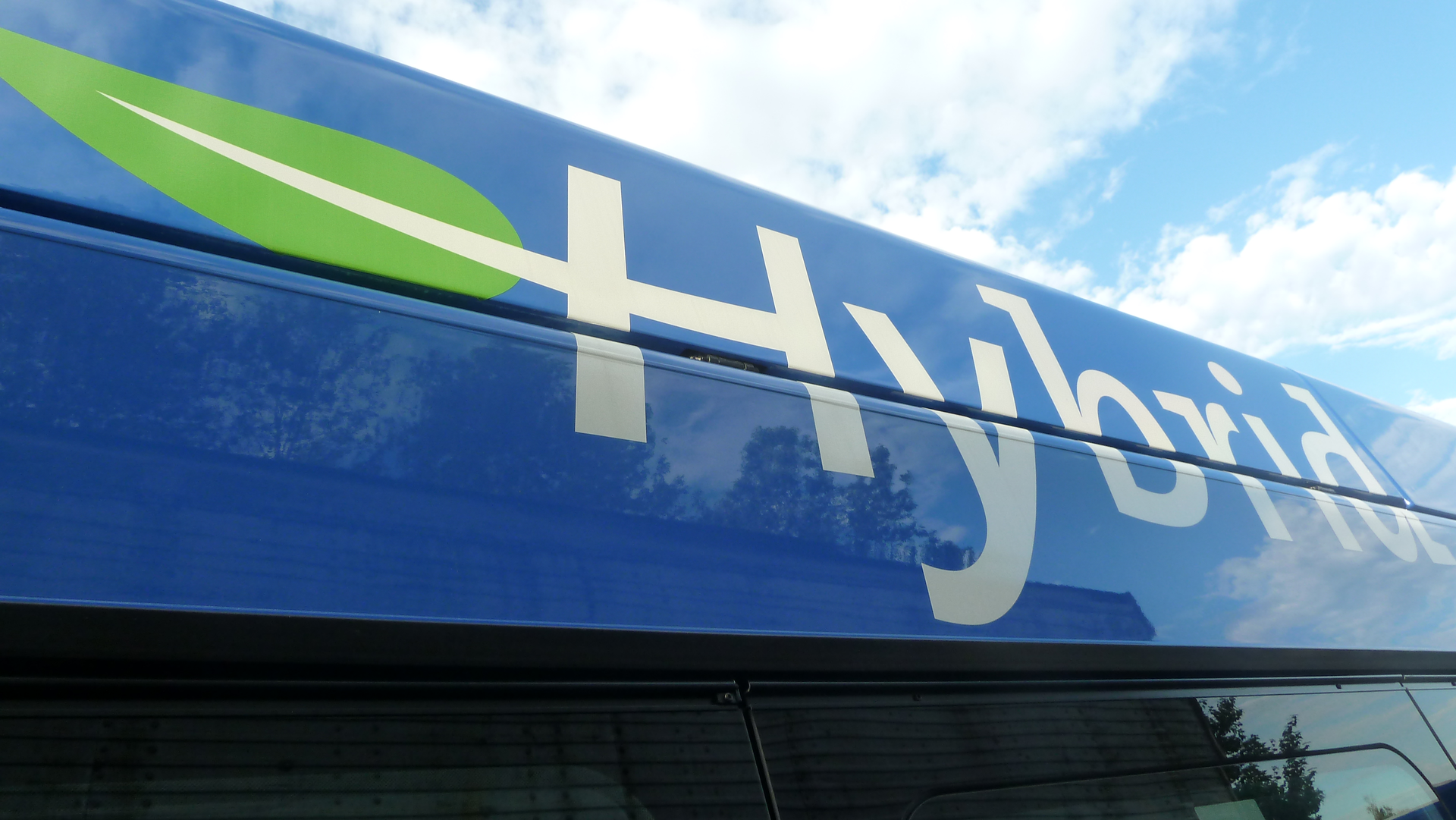 TriMet Unveils First of Four New Hybrid Buses | Mass Transit