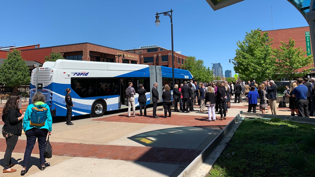 New 60-ft. articulated bus unveiled for The Rapid's Laker Line | Mass ...