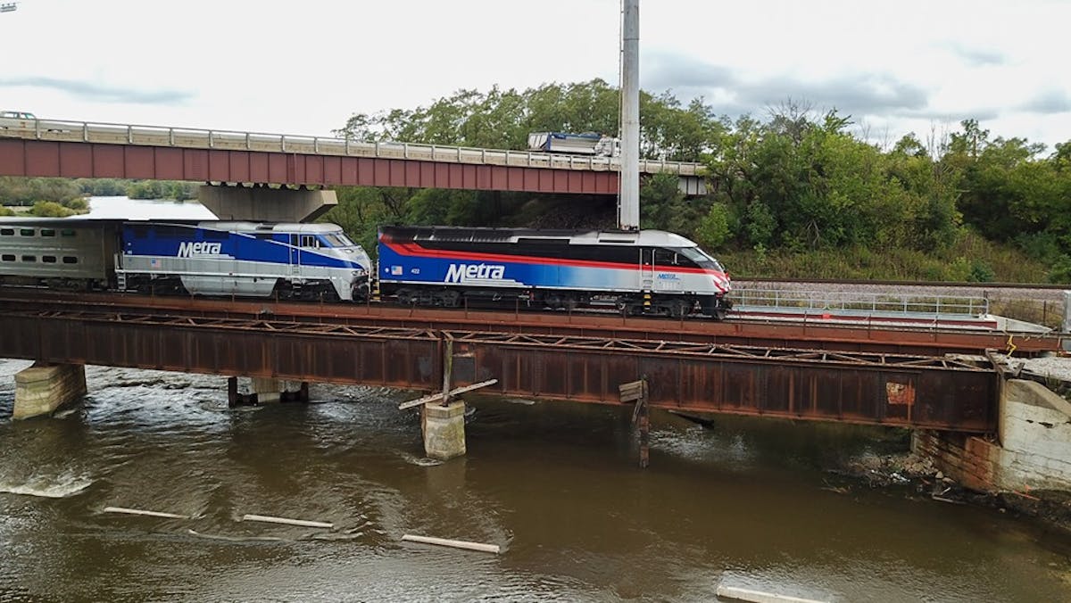 Metra operates first trains over new Z-100 bridge | Mass Transit