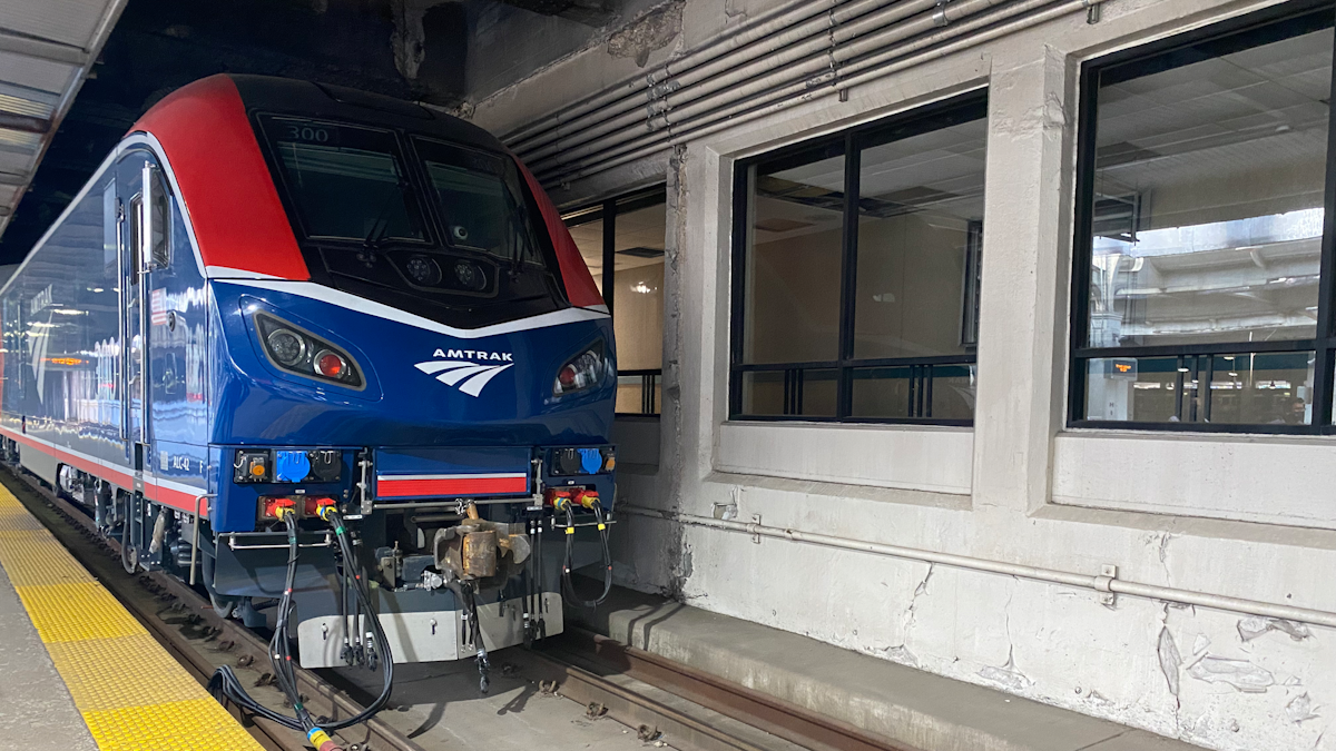 Amtrak unveils new Tier IV locomotive, newly refreshed passenger cars ...