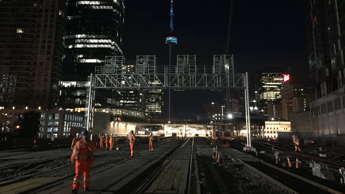 Signal bridges going up as Metrolinx makes progress on GO train signal ...