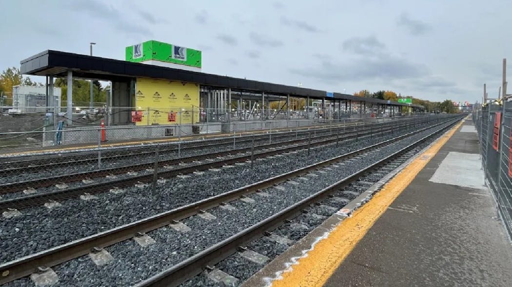 Metrolinx canopy over station’s south platform installed in 24 hours ...