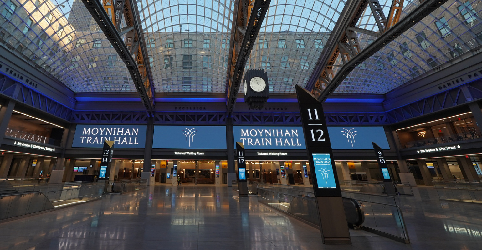How Digital Display Technology Elevates Transportation Hub Experiences ...
