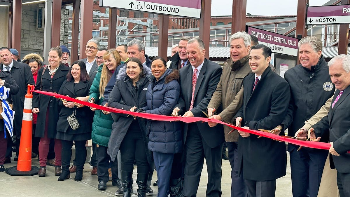 MBTA/RIPTA Pawtucket-Central Falls Transit Center opens | Mass Transit